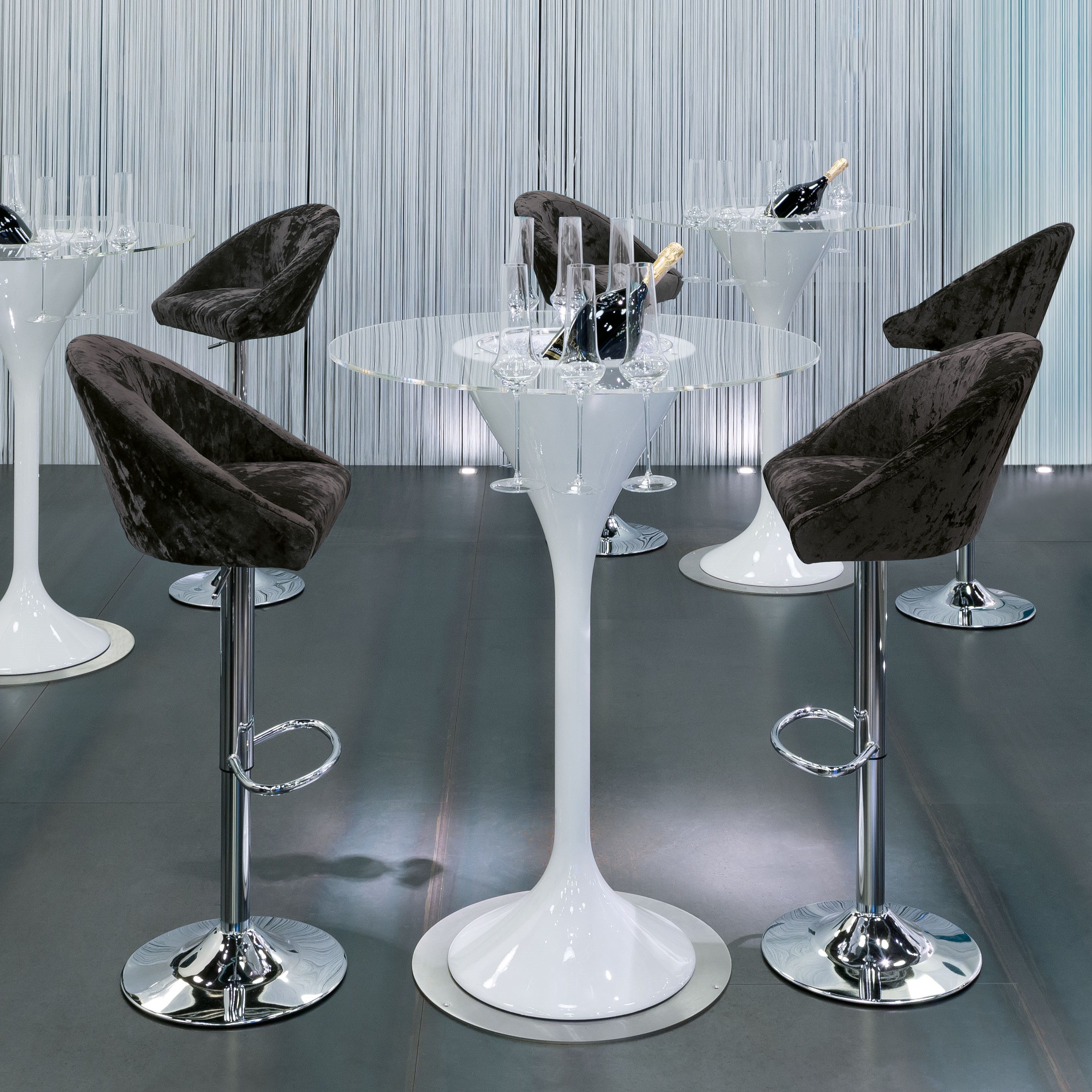 Un Bar Lounge scintillante: celebrazioni di design - Arredi ...